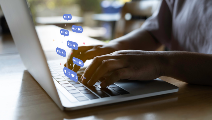 机构：消费修复即将到来 港股通消费ETF（513960）交易溢价，高鑫零售涨超7%|界面新闻