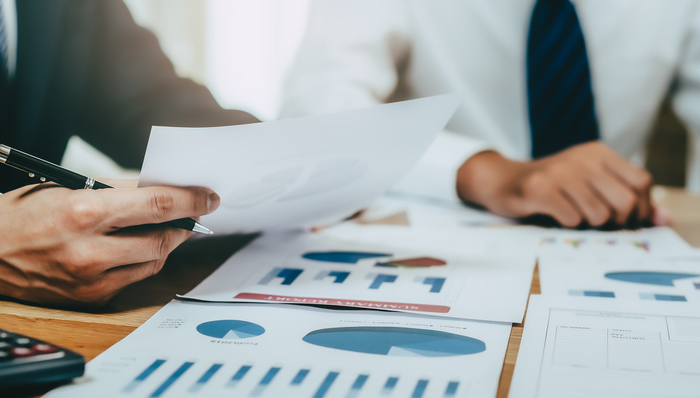 港股反弹明显，港股通消费ETF(513960)大涨近4%|界面新闻