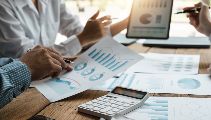 金价回落，黄金股ETF(159562)黄金ETF(518850)双双走低|界面新闻